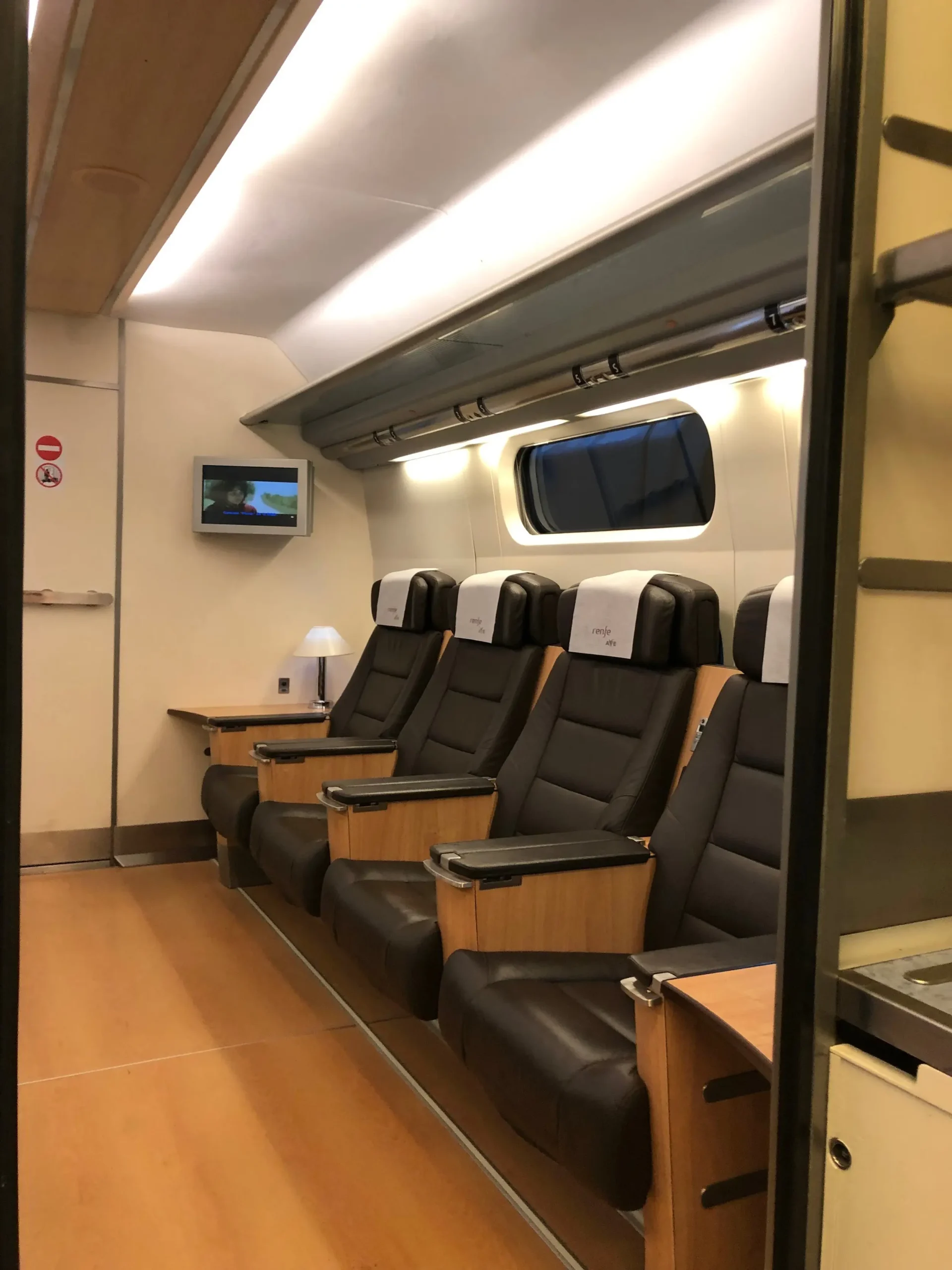 Viaje Premium En Ave Preferente: Comodidad Y Exclusividad | Loros Y ...